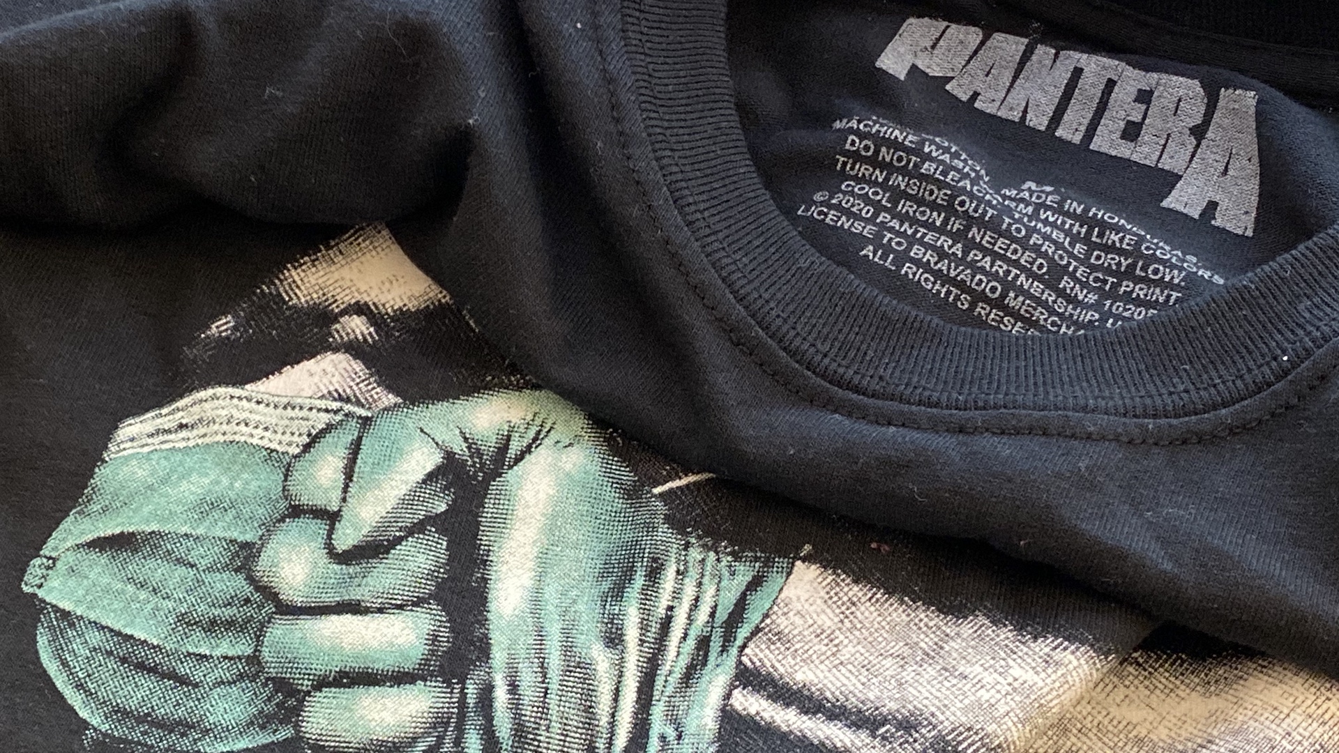 Respect Social Distancing! – 37'.news ¯\_(ツ)_/¯